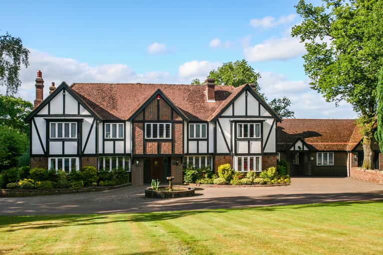 All About Tudor Architecture And Interior Design