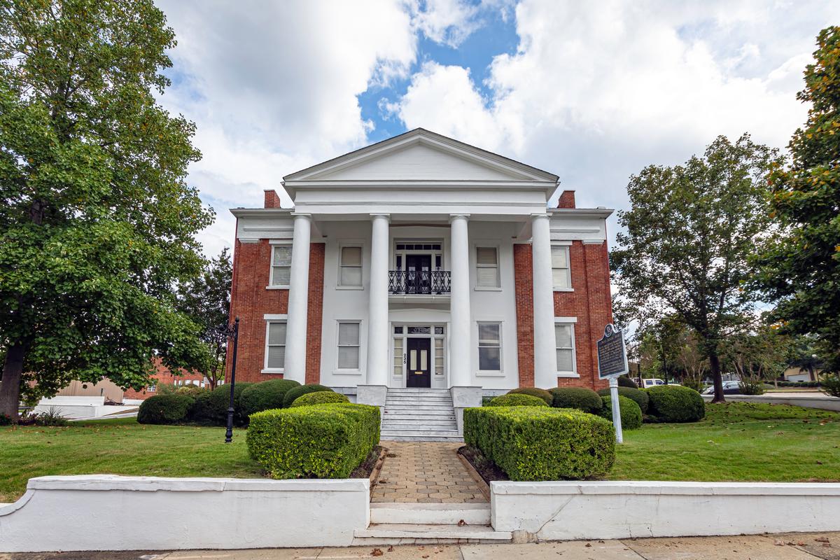 Step Into Some History With Greek Revival Architecture